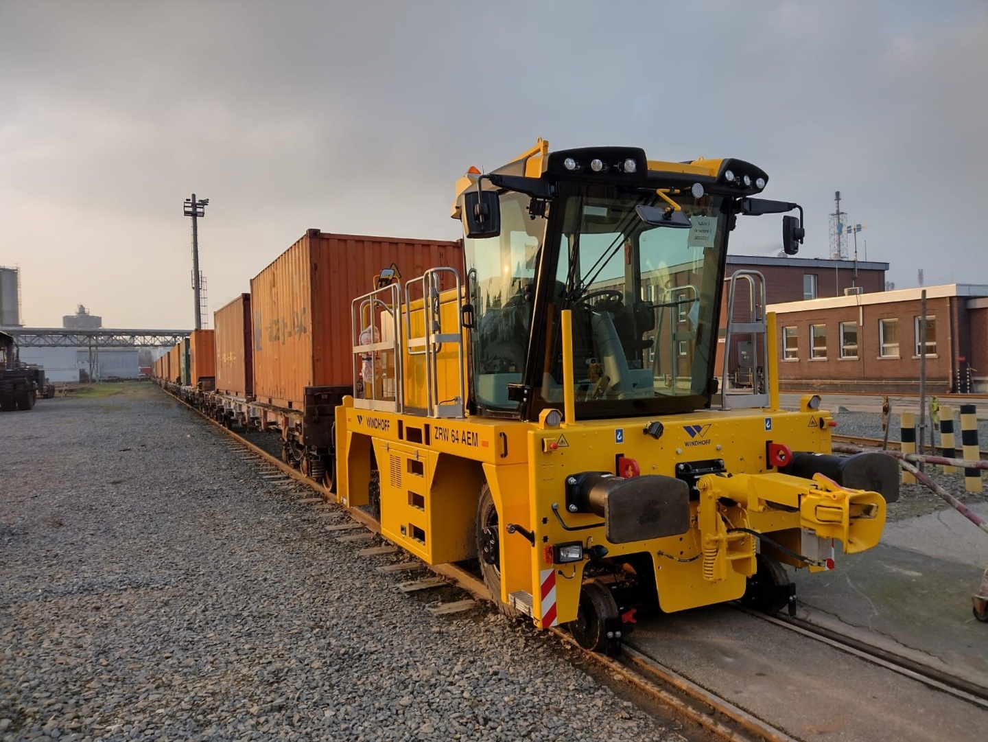 Rail-road shunting vehicles - WINDHOFF Bahn und Anlagentechnik GmbH